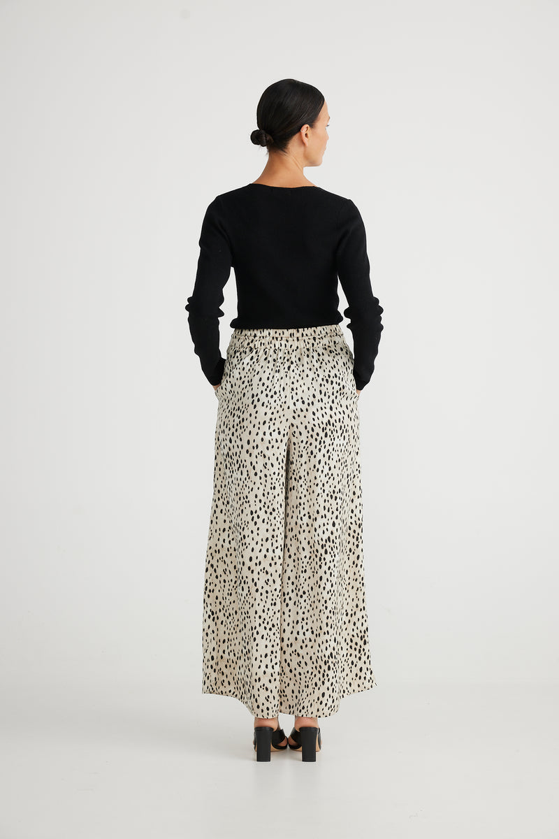 Sassi J BRAVE & TRUE Alamo V Neck – Sassi J Fashion